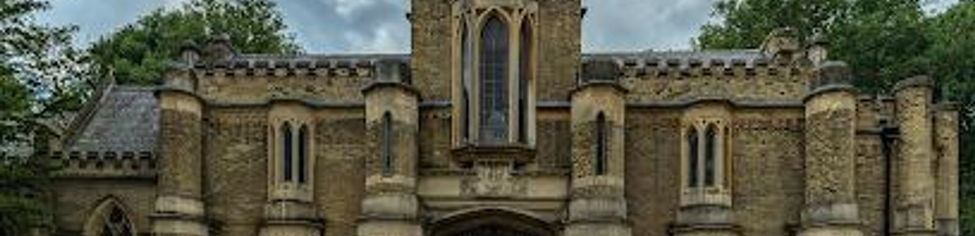 Discover the Tranquil Beauty of Highgate Cemetery