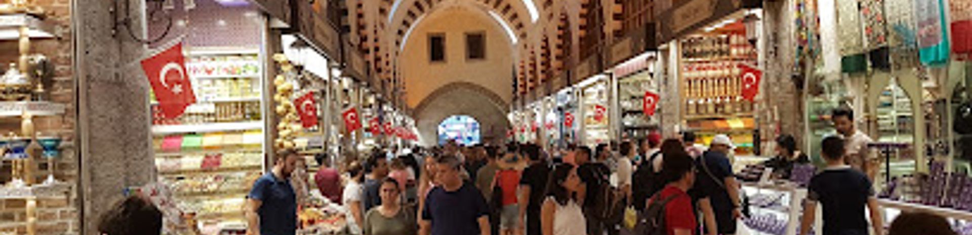 Discover the Vibrant Egyptian Bazaar