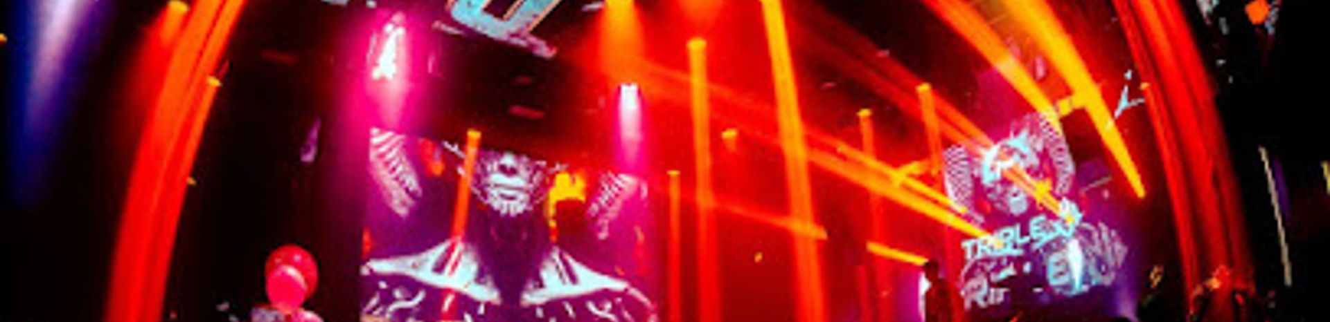 Experience the Vibrant Nightlife at MAX CLUB BANGKOK