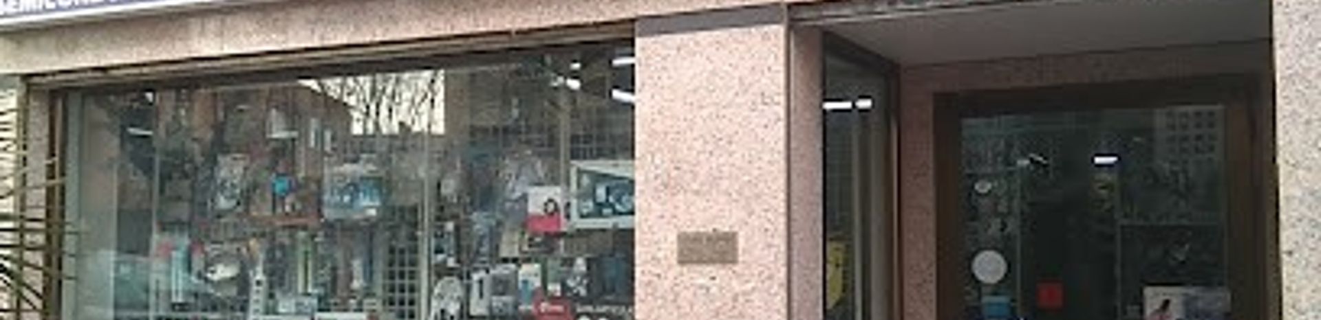 Electrónica y Más: Majadahonda's Tech Tinkerer's Paradise