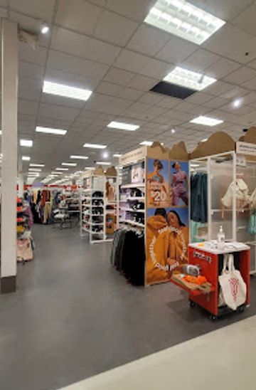 Burbank Empire Center: A Shopper's Paradise